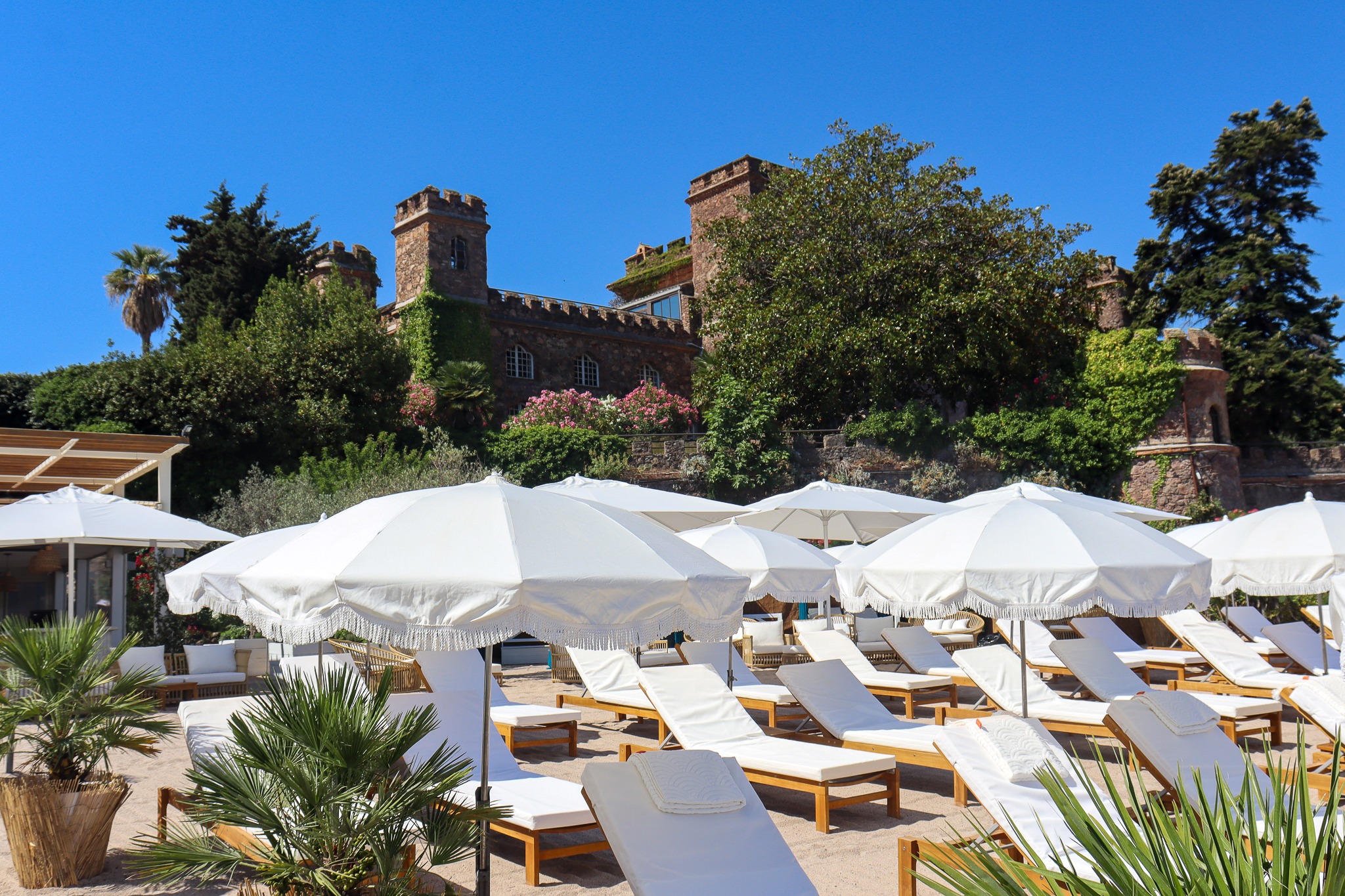 Refined beaches on the French Riviera - Ultimate Jet | The Voice of ...