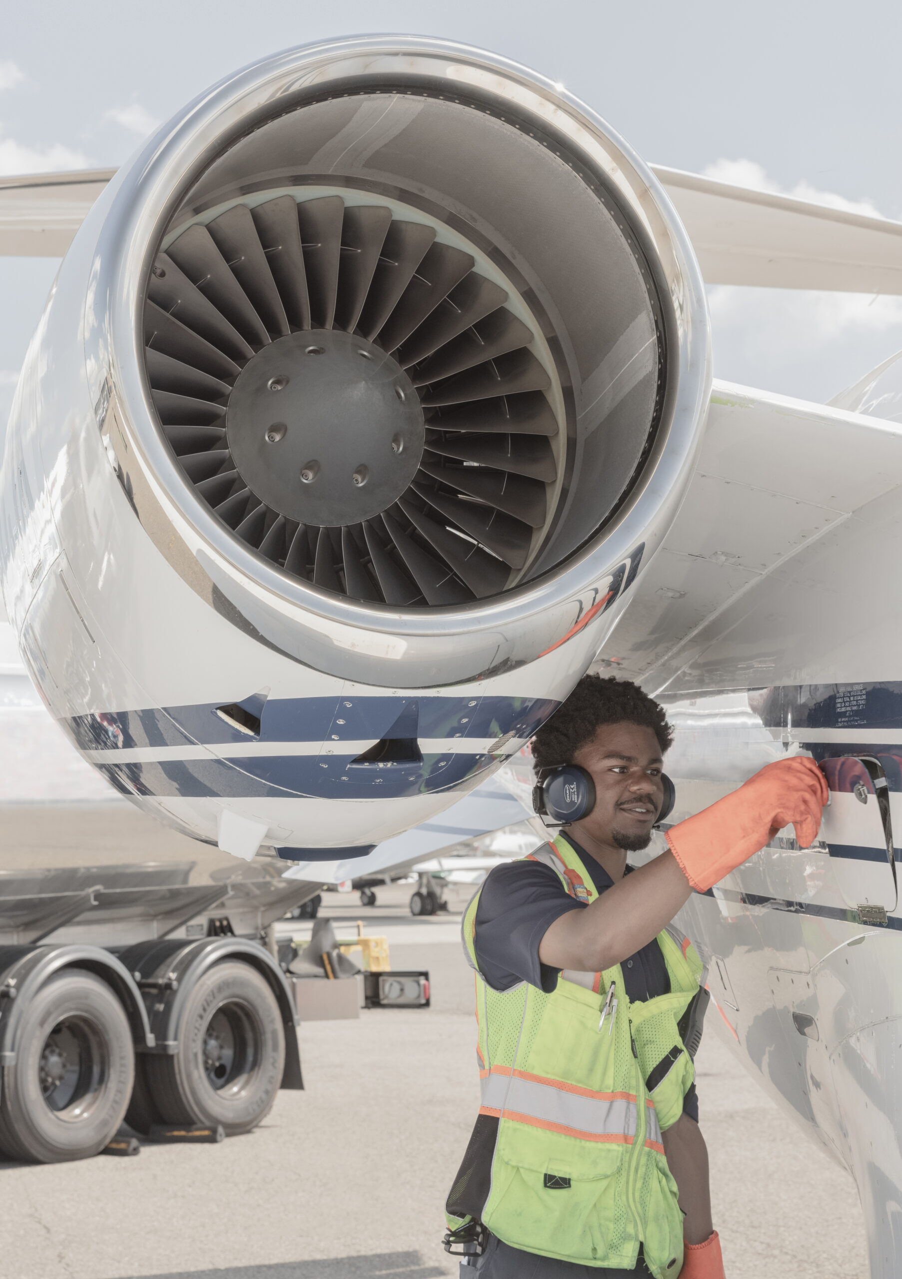 Jet Aviation adds a fifth U.S. Location in West Palm Beach - Ultimate ...