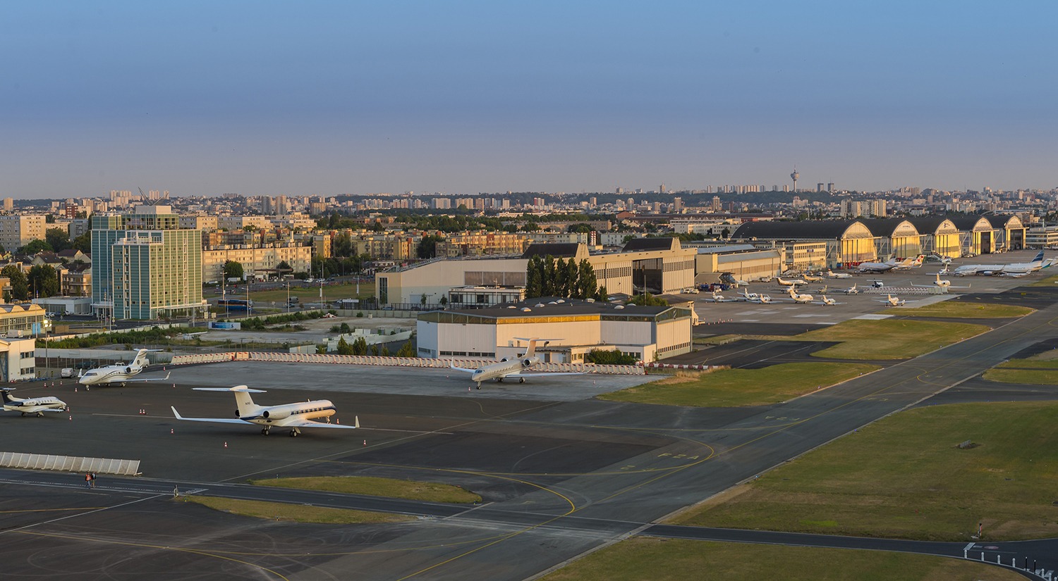 Embraer and Eve strengthens operations at Paris-Le Bourget Airport ...